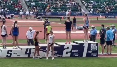 High school girls refuse to share podium with male, turn backs in ...