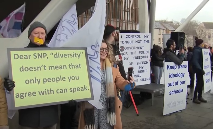 Scotland's new hate crime law sparks protest; JK Rowling dares police ... Scotland's new hate crime law sparks protest; JK Rowling dares police ...